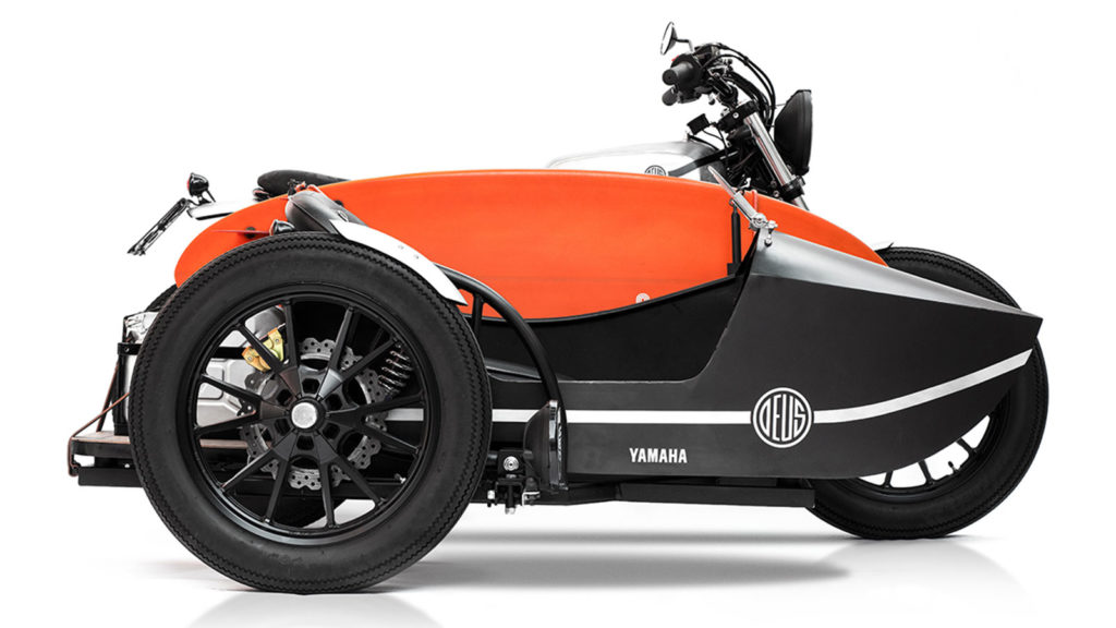 DEUS EX MACHINA D-SIDE MOTORCYCLE - MOTORCYCLES - Muted