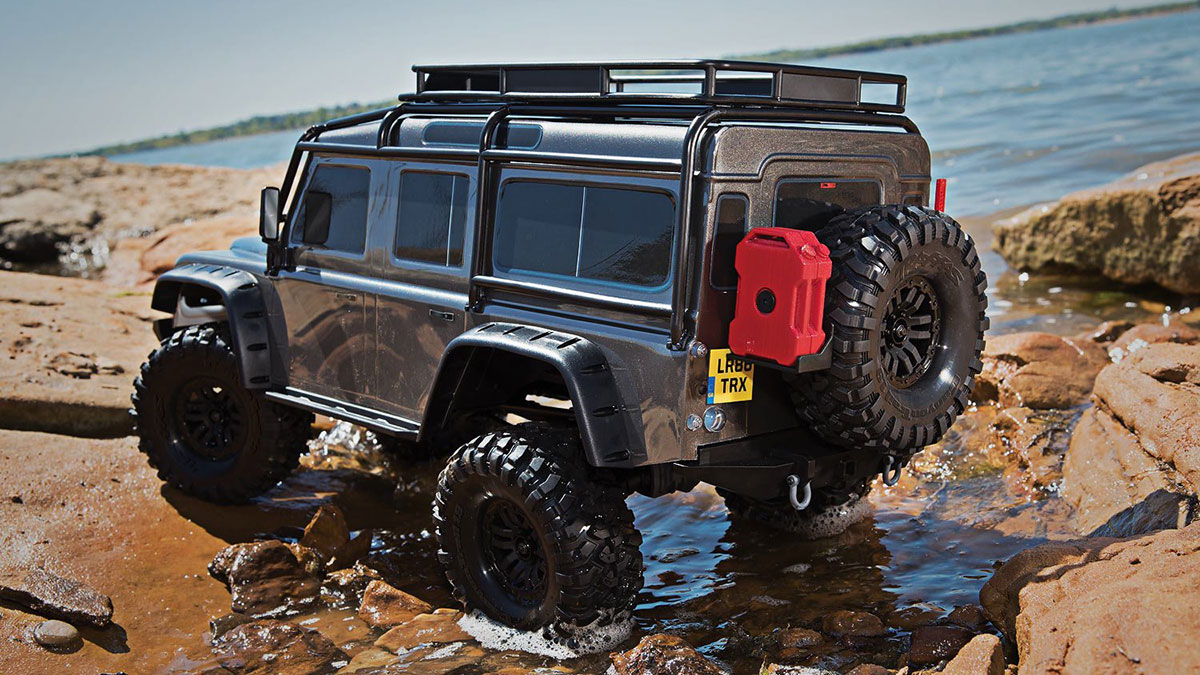 TRAXXAS RC LAND ROVER DEFENDER | Muted